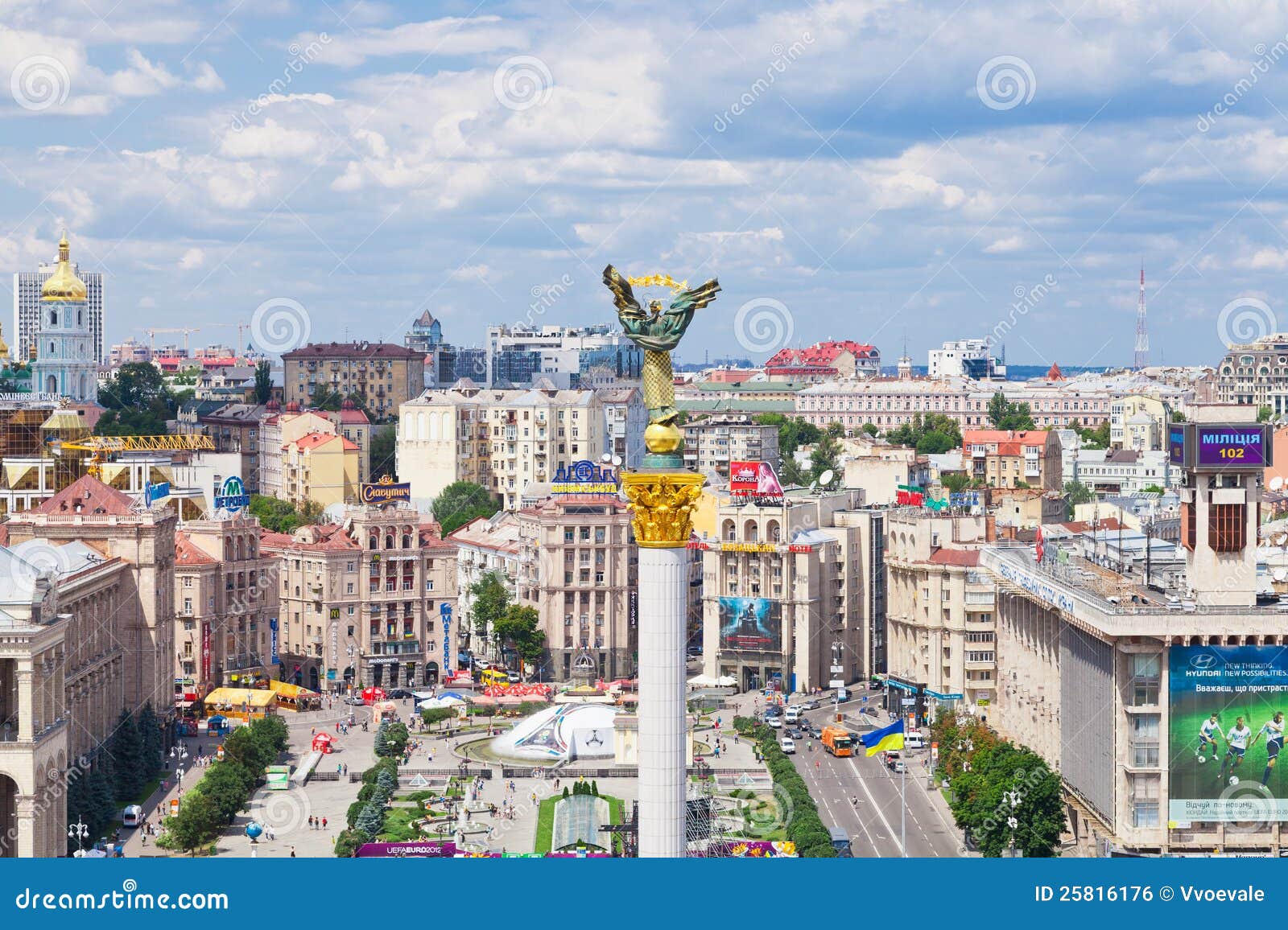 Independence Square in Kiev, Ukraine Editorial Photo - Image of column ...