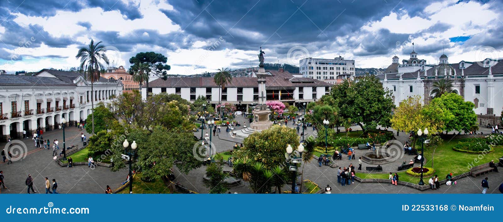 Independence Square in Quito Editorial Stock Photo - Image of green ...