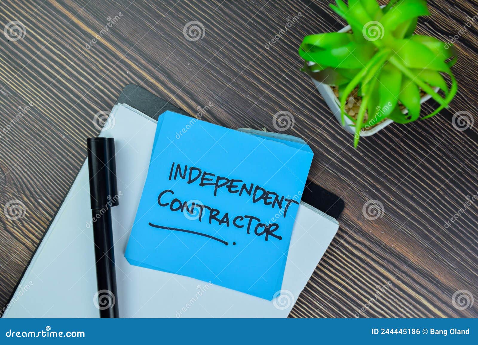Independent Contractor Write on Sticky Notes Isolated on Wooden Table ...