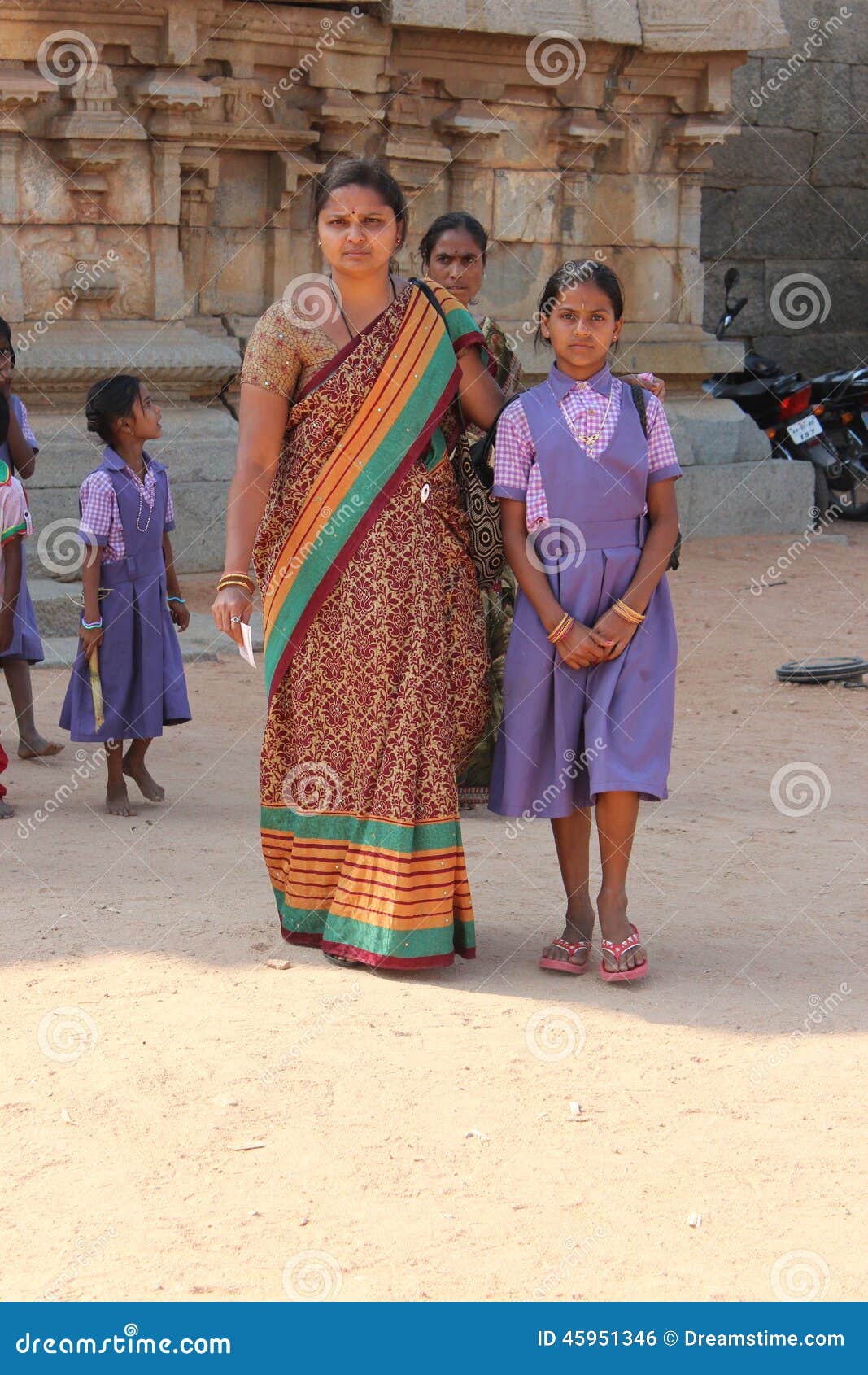 India editorial photo. Image of girls, work, religion - 45951346