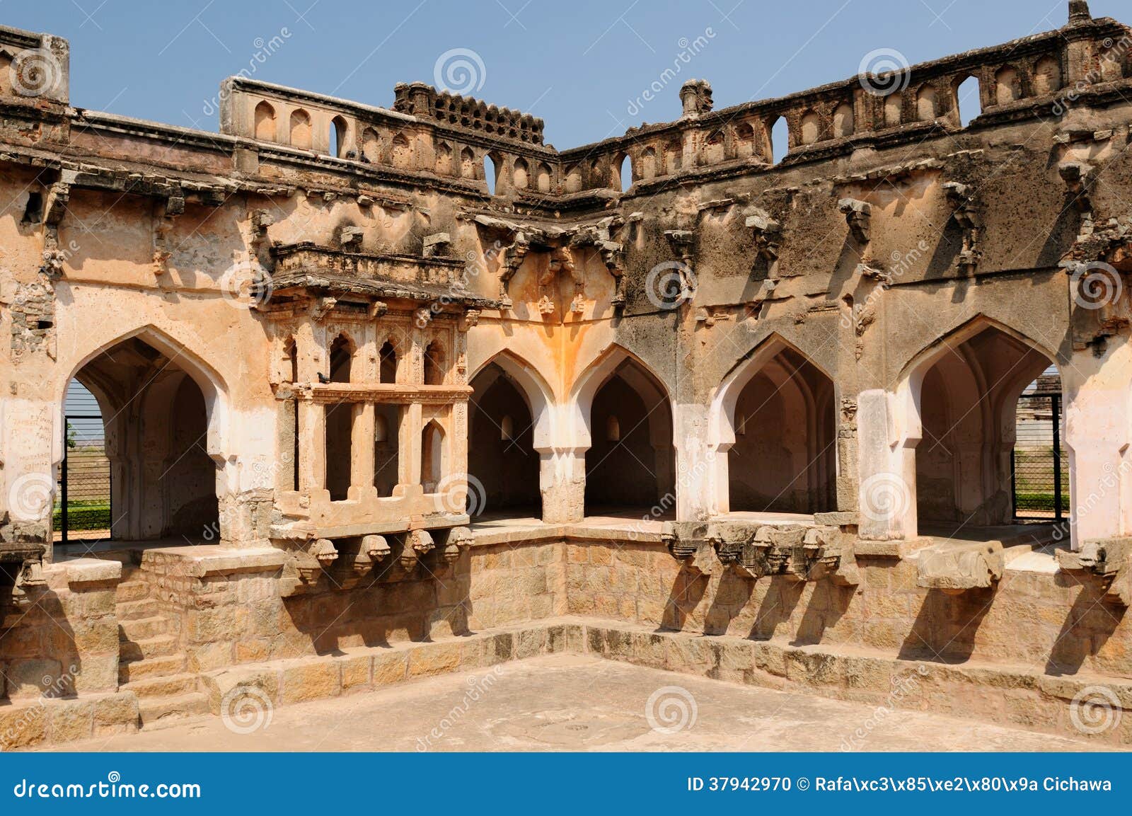 Indian Architecture in Hampi Stock Photo - Image of pool, antigue: 37942970