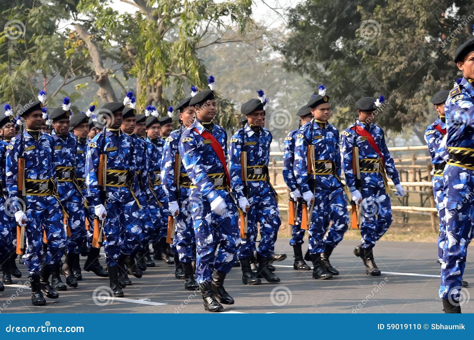 Indian army editorial image. Image of rifle, road, standing - 59019110