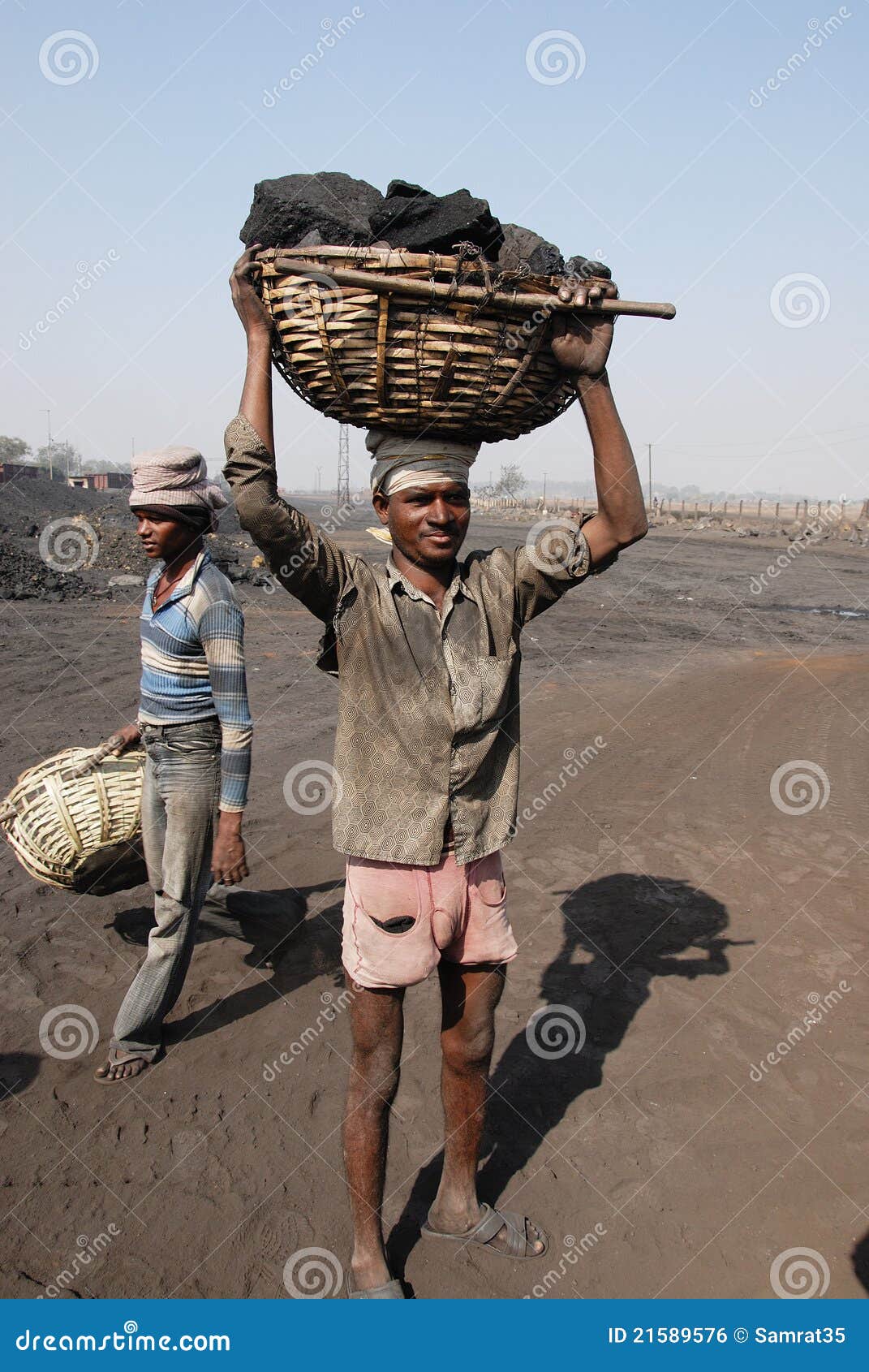 Indian Coal Worker editorial photo. Image of active, pollution - 21589576