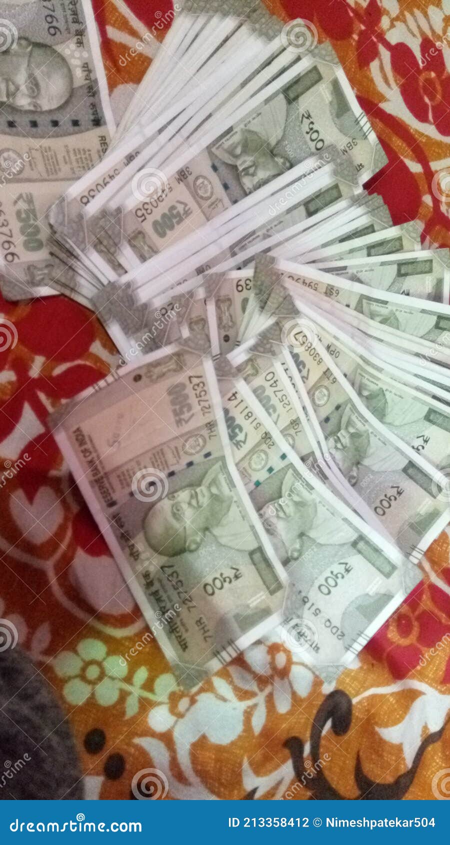 Indian Currency Bundle of â‚¹500 Stock Photo - Image of notes, bedsheet ...