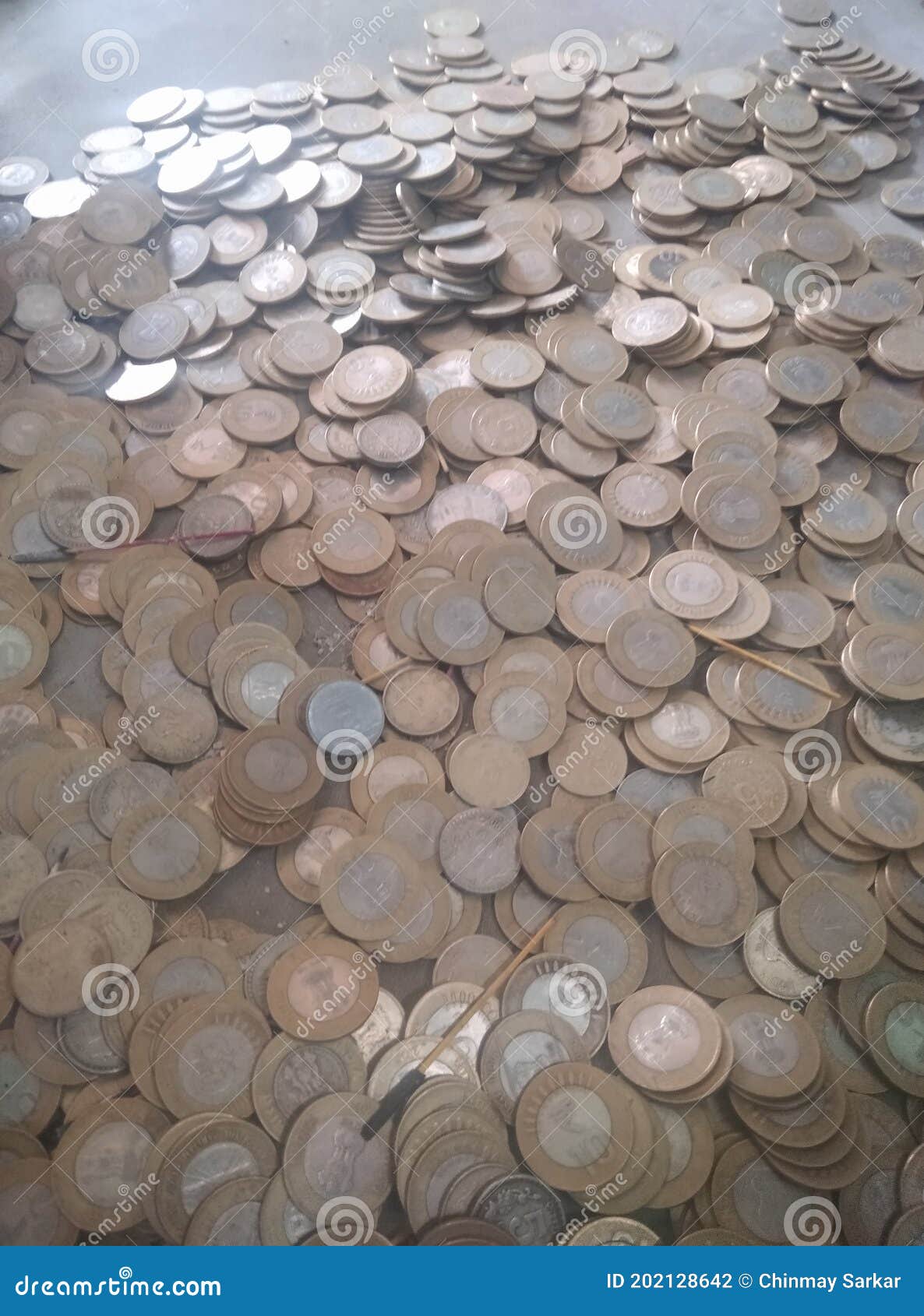 INDIAN CURRENCY TEN RUPI COINS Stock Photo - Image of house, coins ...