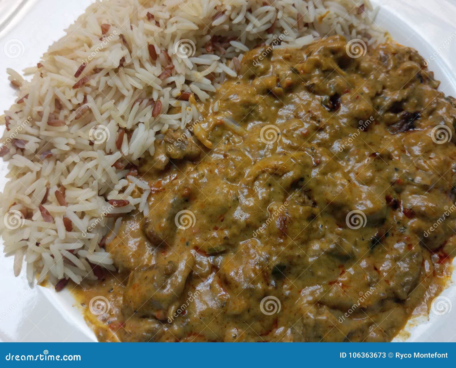 Indian Curry Meal on a White Plate Stock Image - Image of plate, meal ...