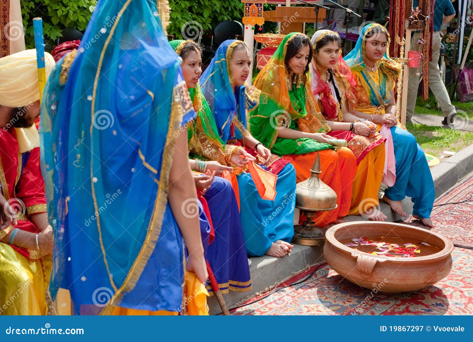 Indian Dancers Dressed in Bright National Costume Editorial Photography ...
