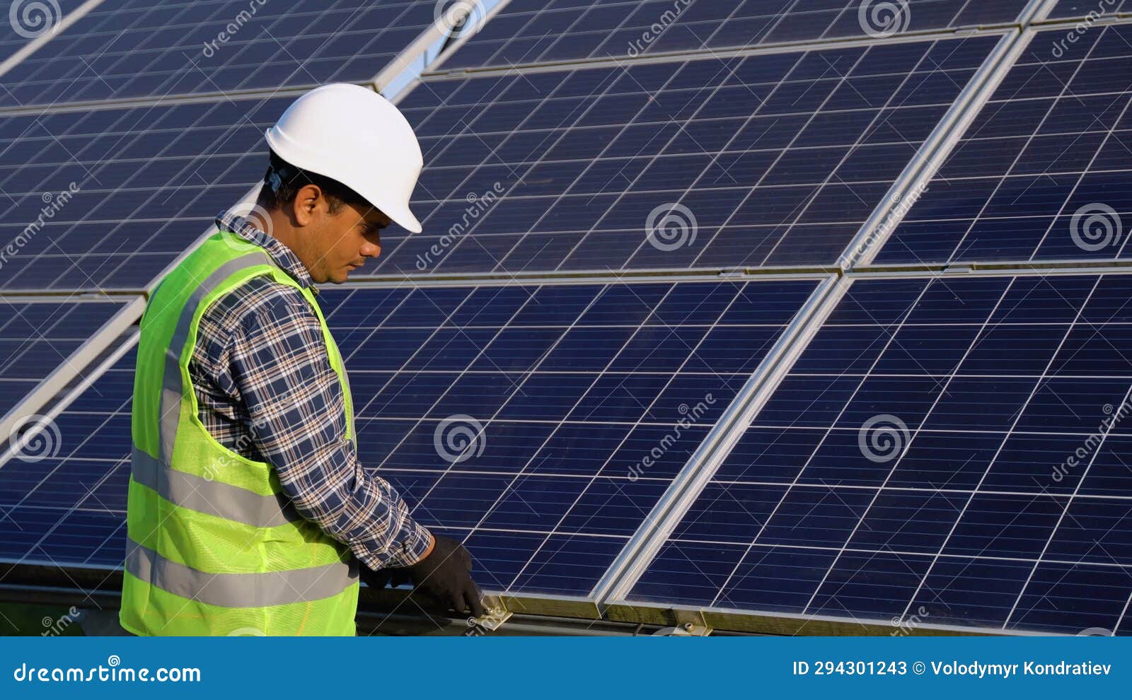 Indian Engineer Working Setup Solar Panel at the Roof Top Stock Video ...