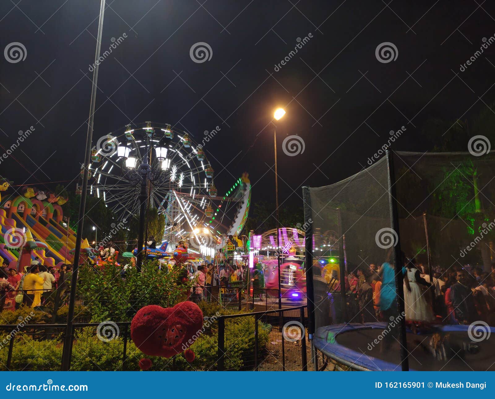 Indian fair public pic editorial photo. Image of jhula - 162165901