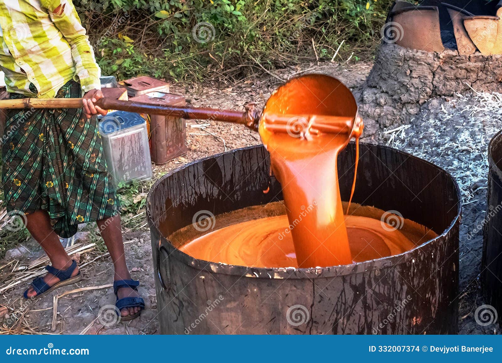 An Indian Farmer is Producing Jaggery Using Traditional Methods Stock ...