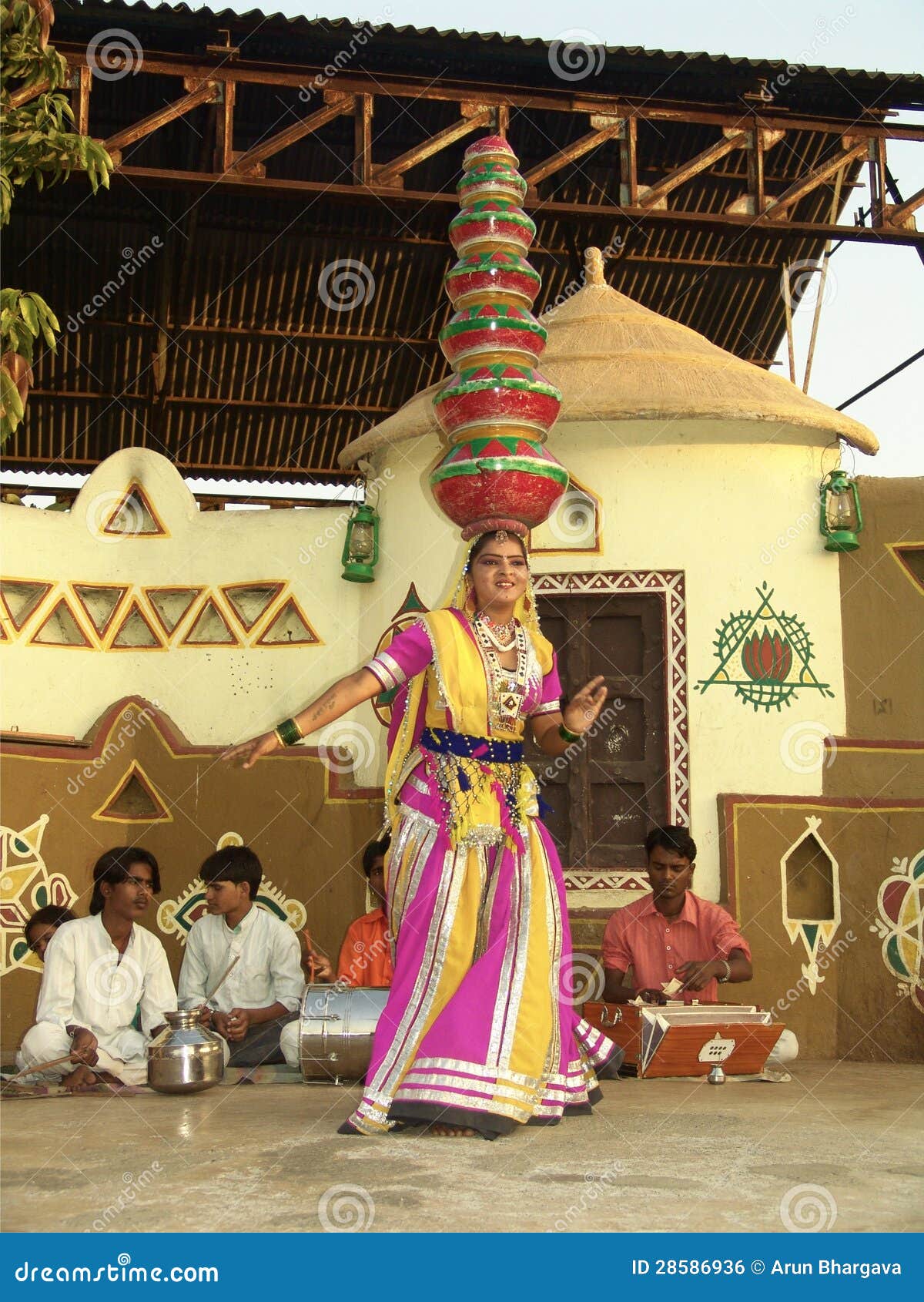 Indian folk Dance editorial photo. Image of artistic - 28586936