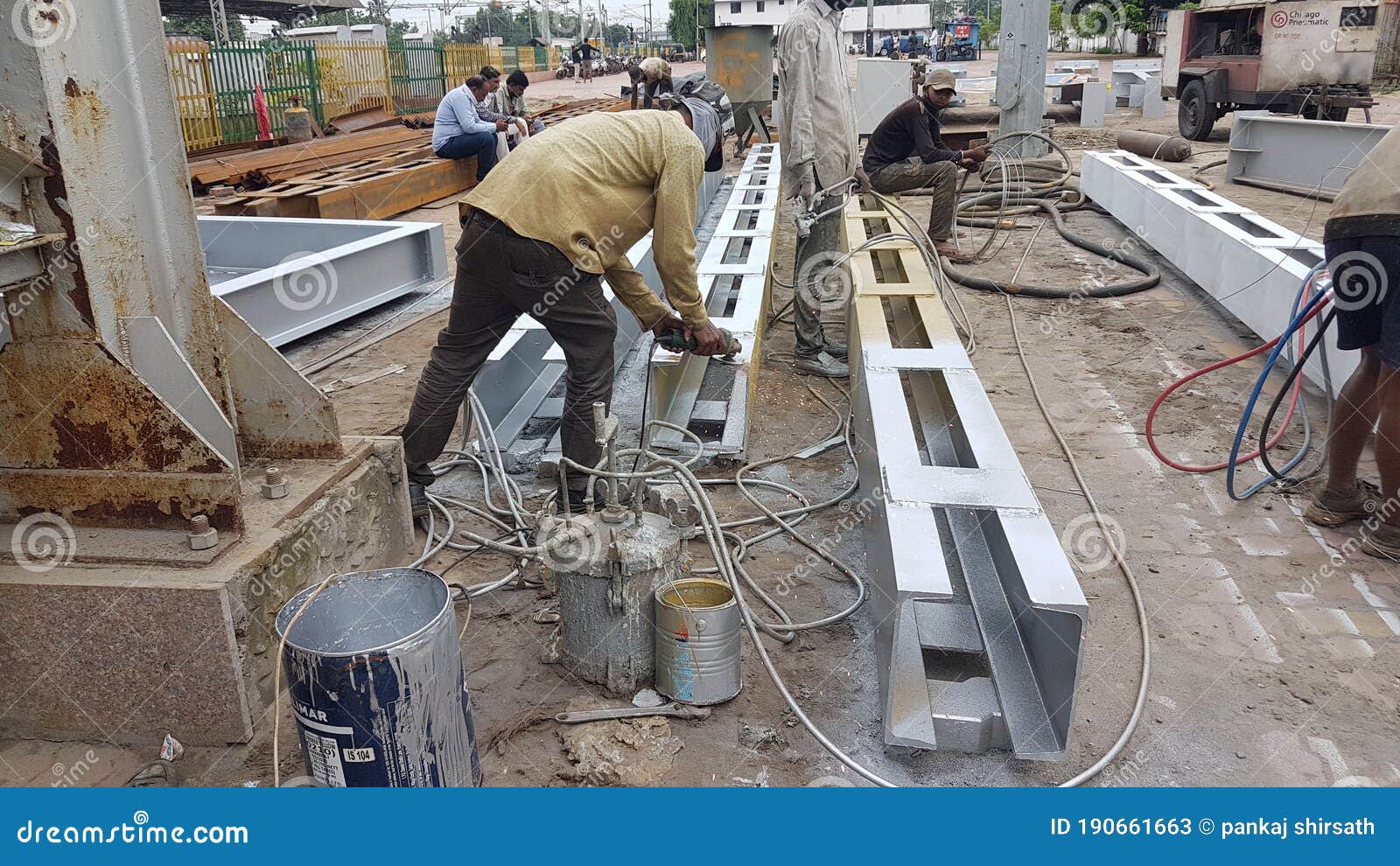 Indian Laborers Doing Welding Work Editorial Stock Photo - Image of ...