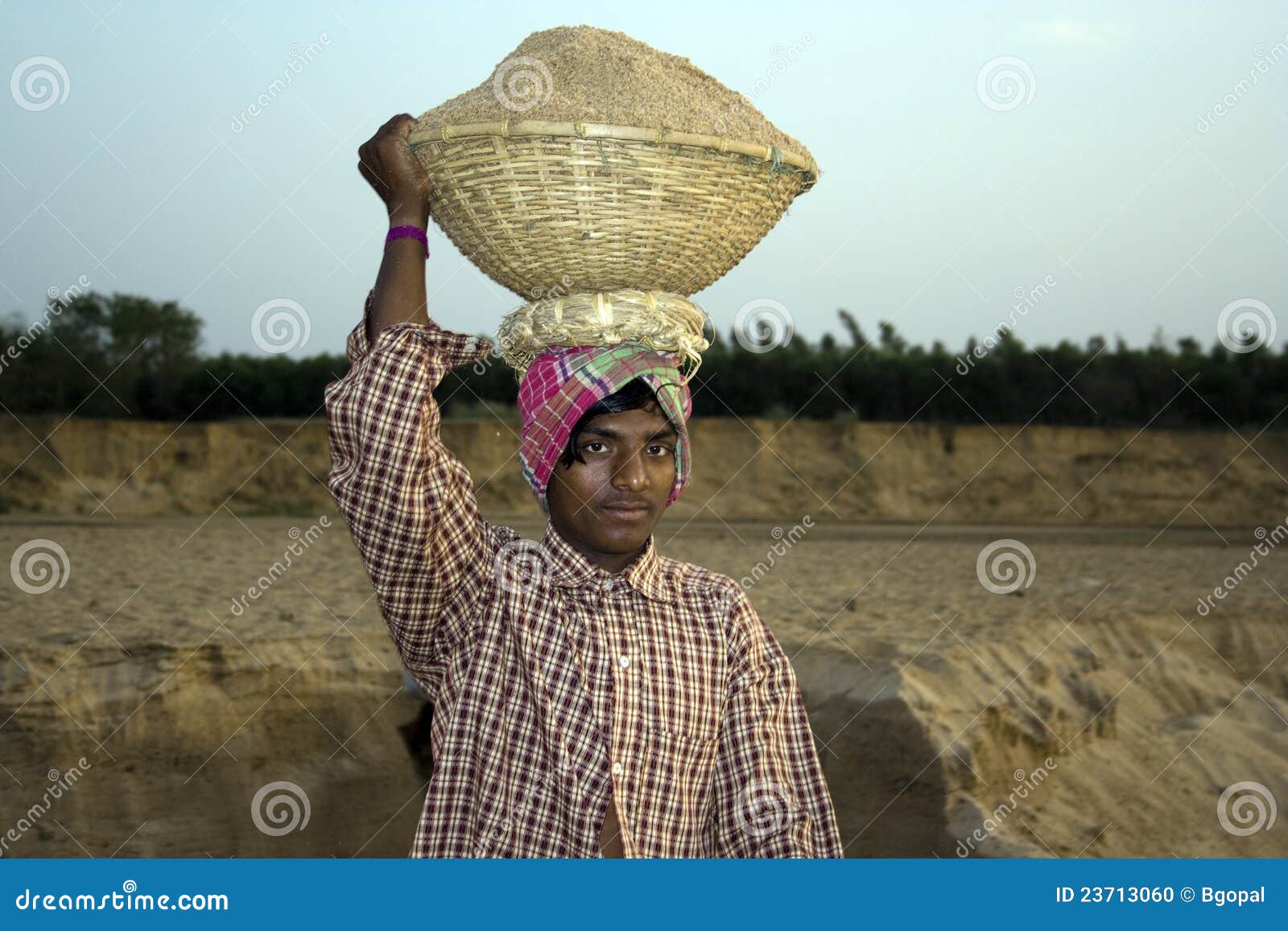 Indian labour editorial image. Image of bucket, cloth - 23713060