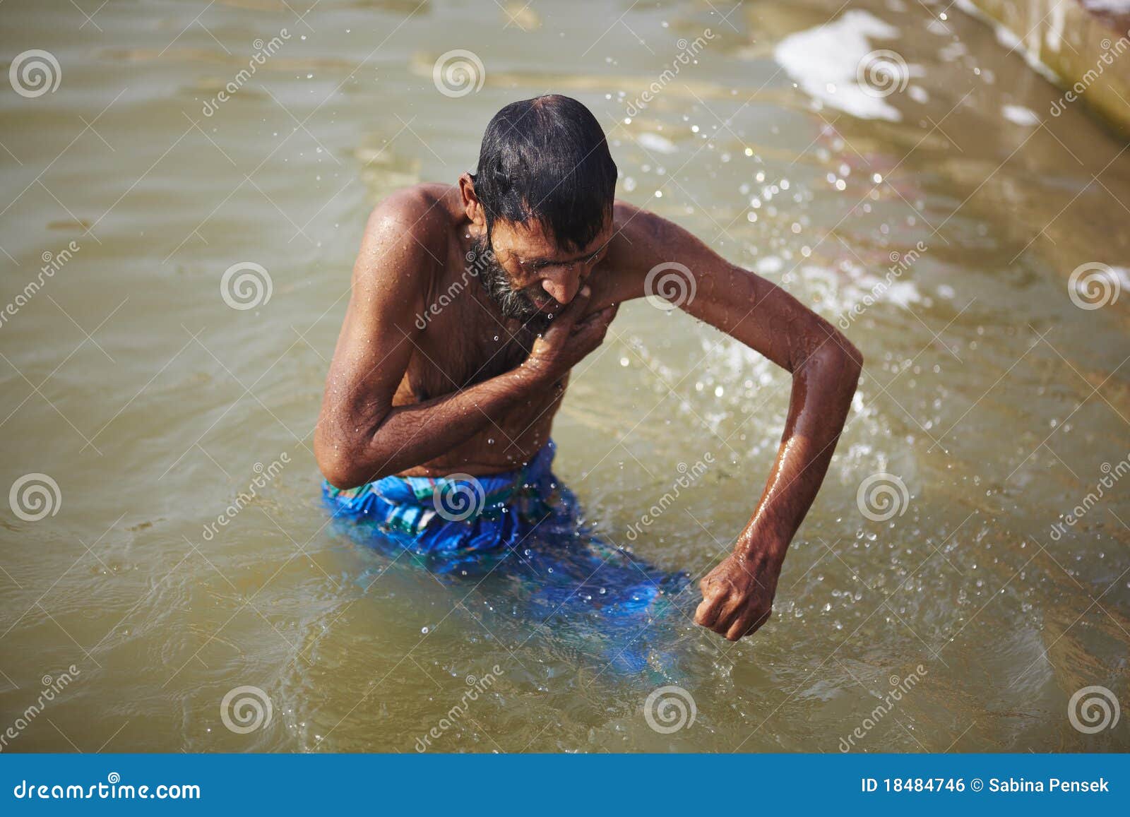 Indian Man Washing Ritual in the River Ganges Editorial Photo - Image ...