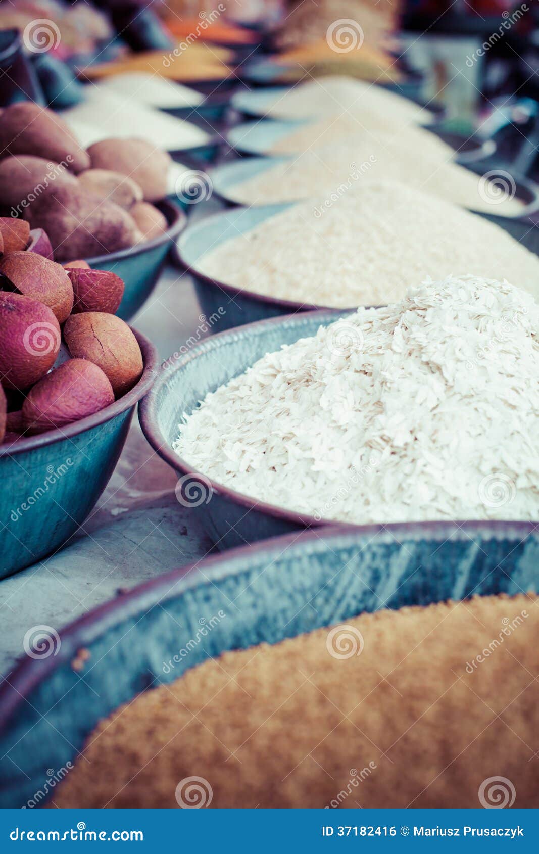 Indian Marketstall Selling Ingredients Stock Photo - Image of colorful ...