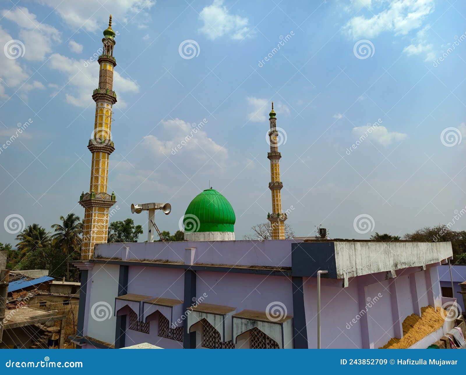 Mosque and green dome editorial stock image. Image of spire - 243852709