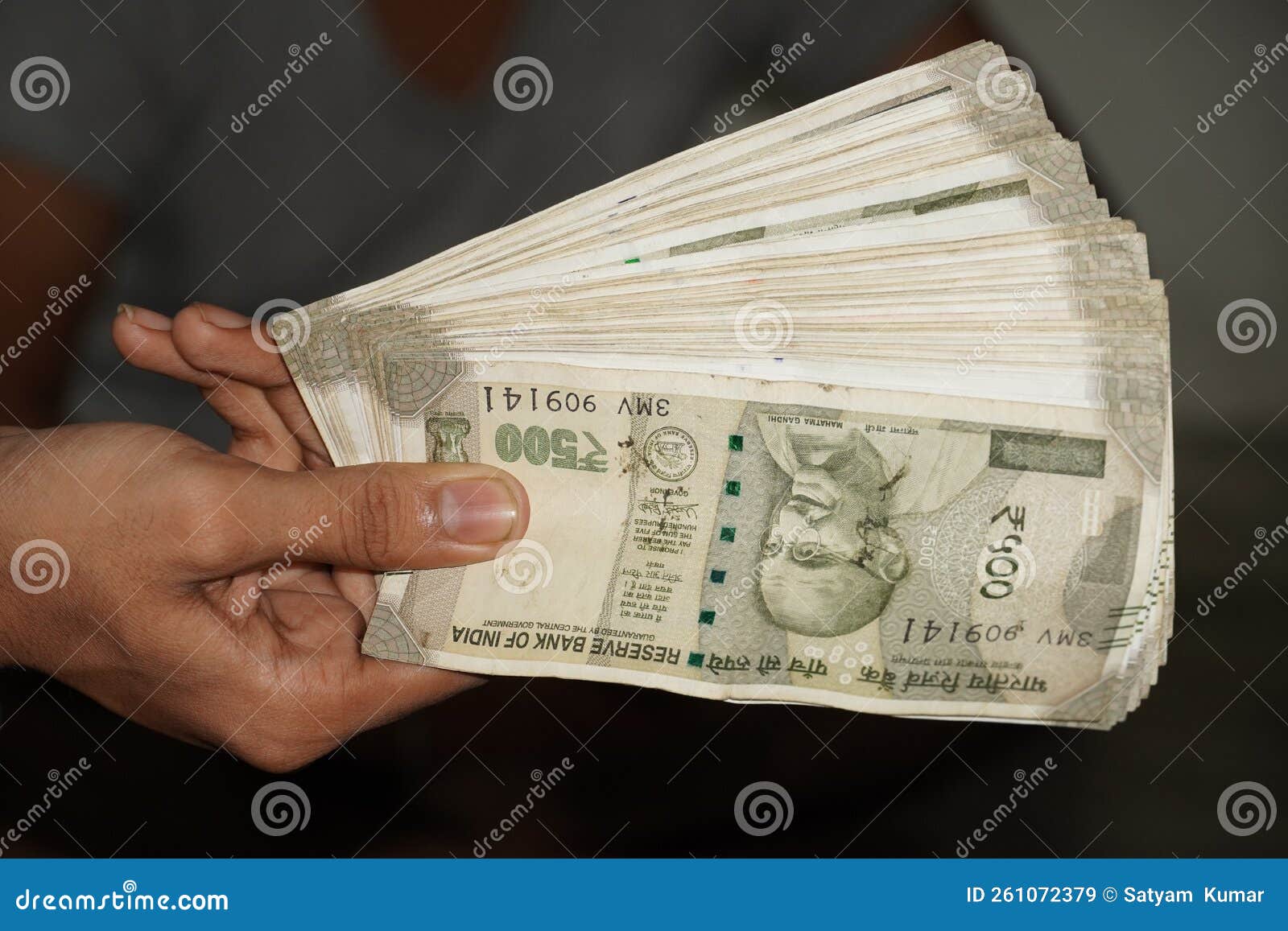 Indian 500 Notes Images in Hand Editorial Stock Image - Image of ...