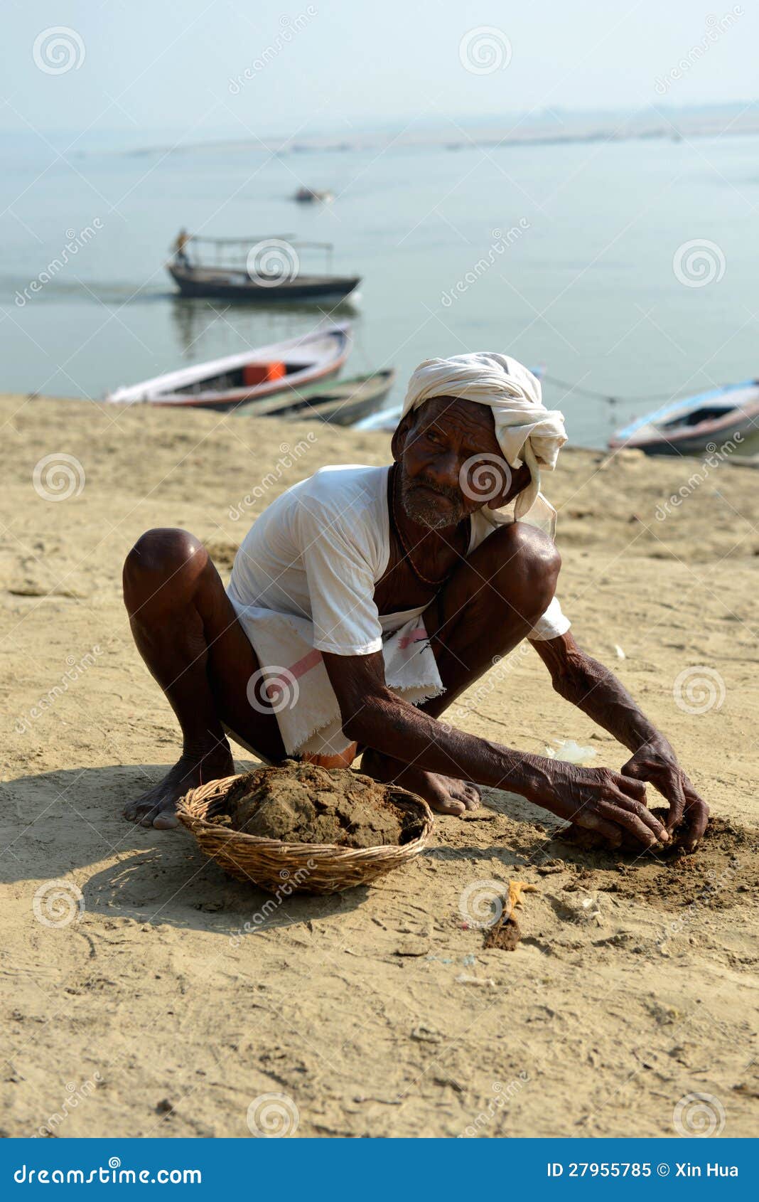 Indian Old Man Collecting Cow Shit Editorial Image - Image of hindu ...