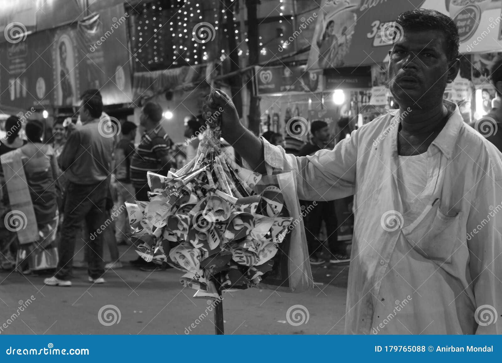 Indian Poor People Salling Paper Basi on Rood Editorial Stock Photo ...