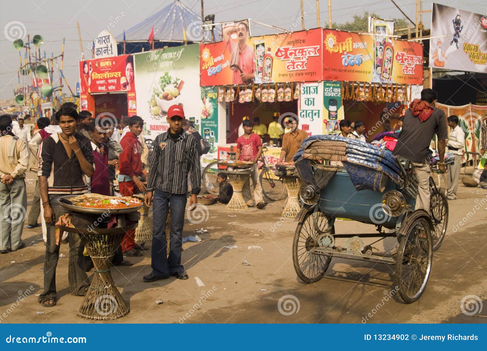 Indian street scene editorial photography. Image of bihar - 13234902
