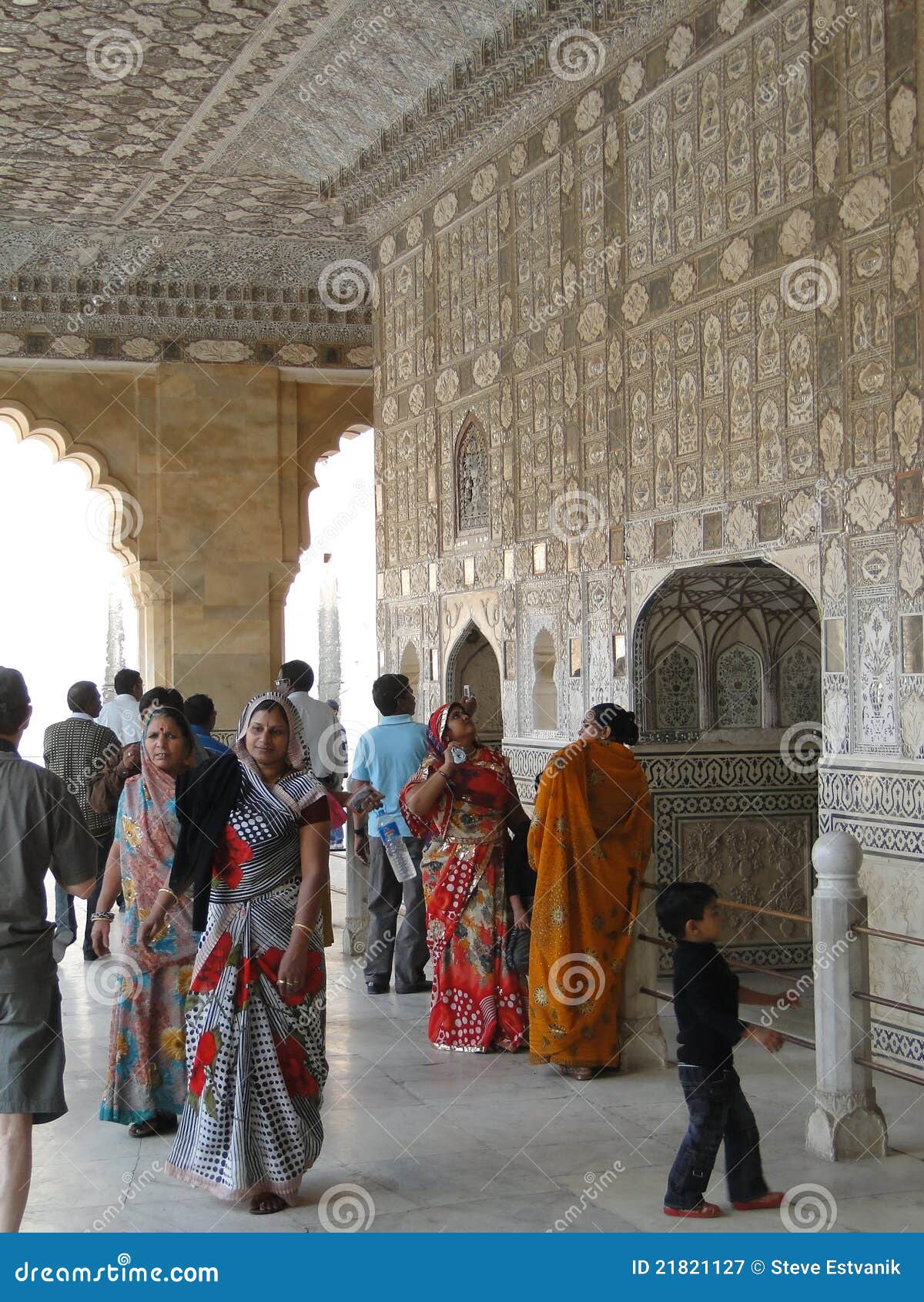 Indian Tourists Visit the Sheesh Mahal Editorial Photography - Image of ...