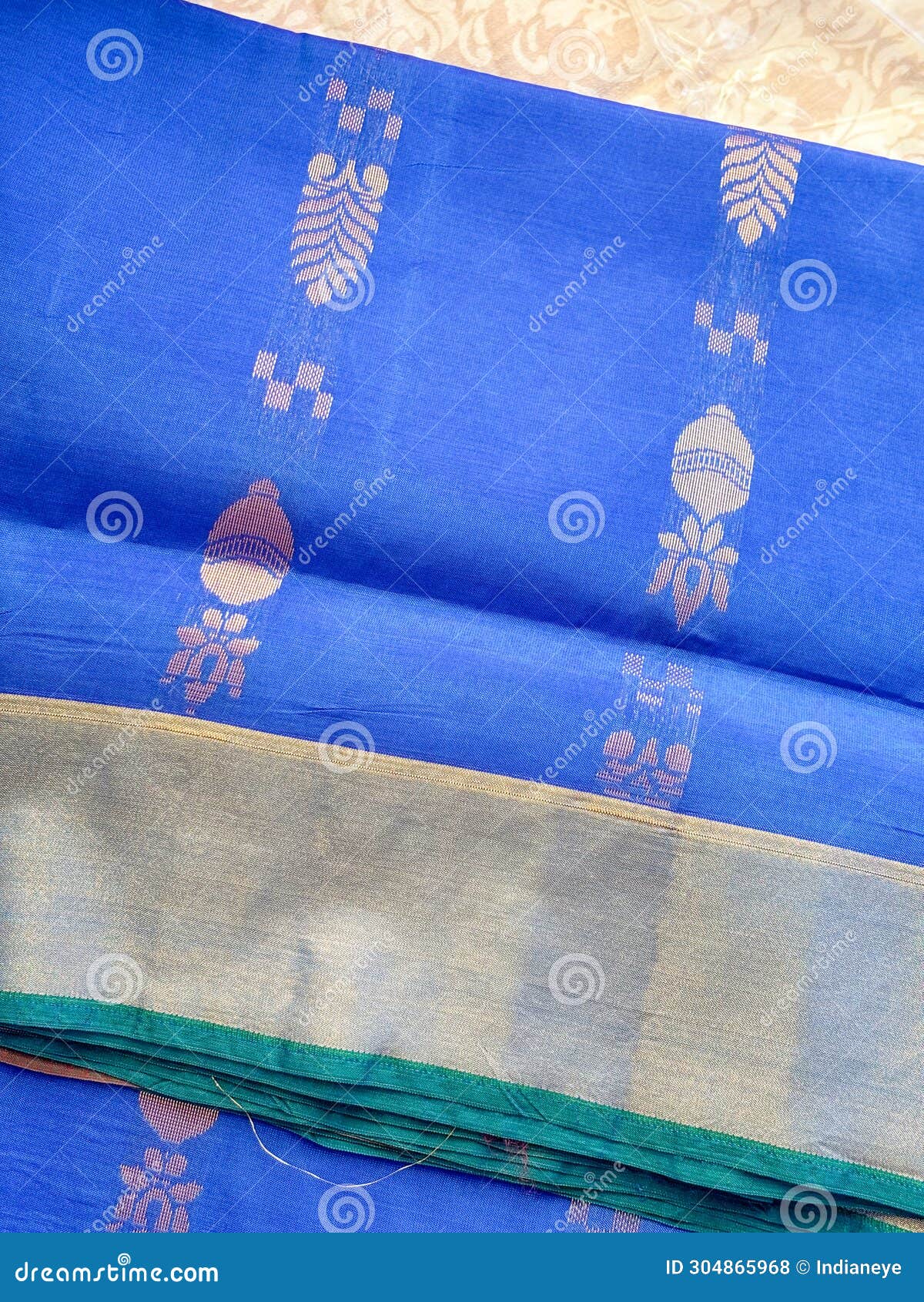 Indian Traditional Sari Nauvari, Which Means Nine Yards Pattern ...