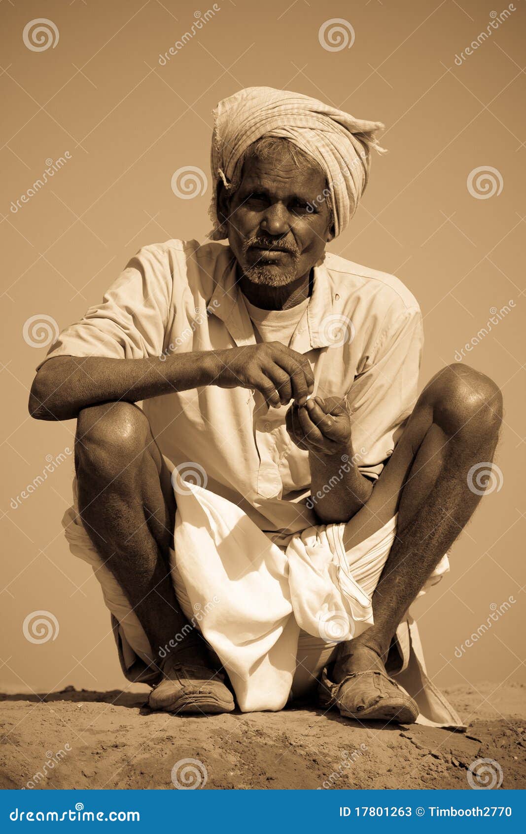 Indian well digger editorial stock photo. Image of labourer - 17801263