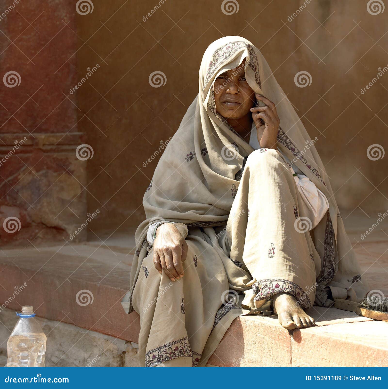 Indian Woman Begging - India Editorial Stock Image - Image of homeless ...