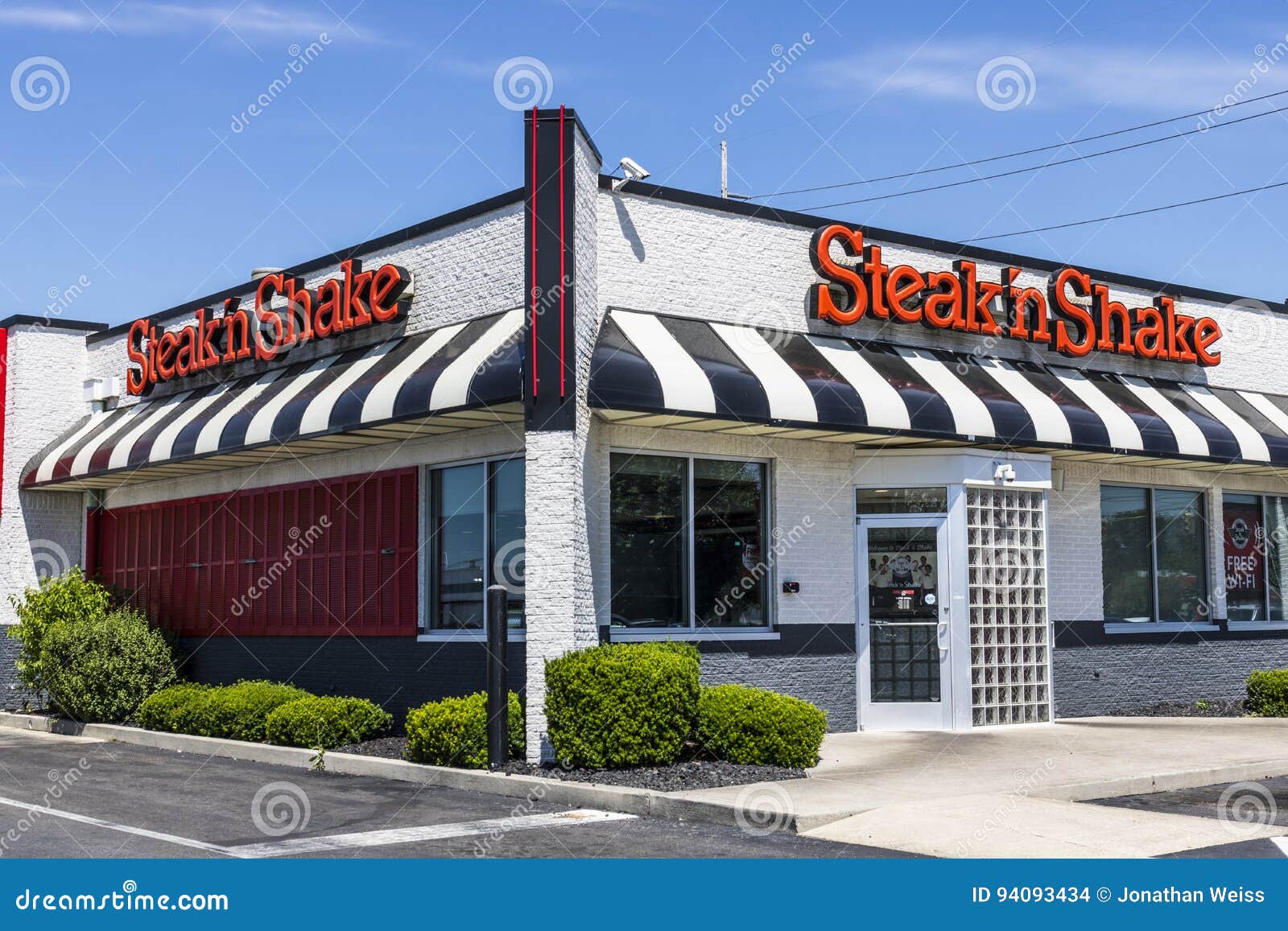 Indianapolis - Circa June 2017: Steak `n Shake Retail Fast Casual ... Indianapolis - Circa June 2017: Steak `n Shake Retail Fast Casual ...