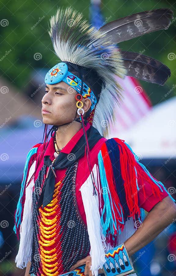 Indiano indigeno fotografia stock editoriale. Immagine di americano ...