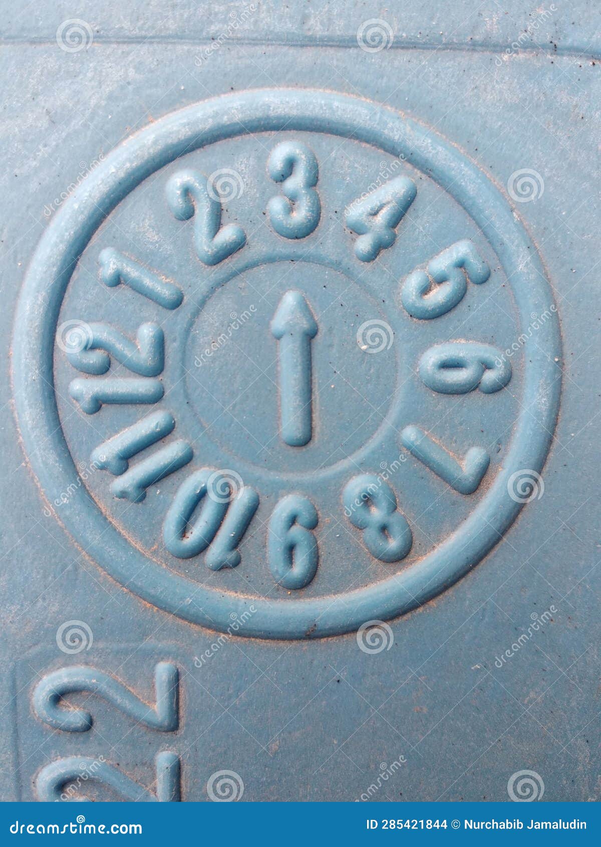 Expired Time Sign on a Barrel Stock Photo - Image of expiration, arrow ...