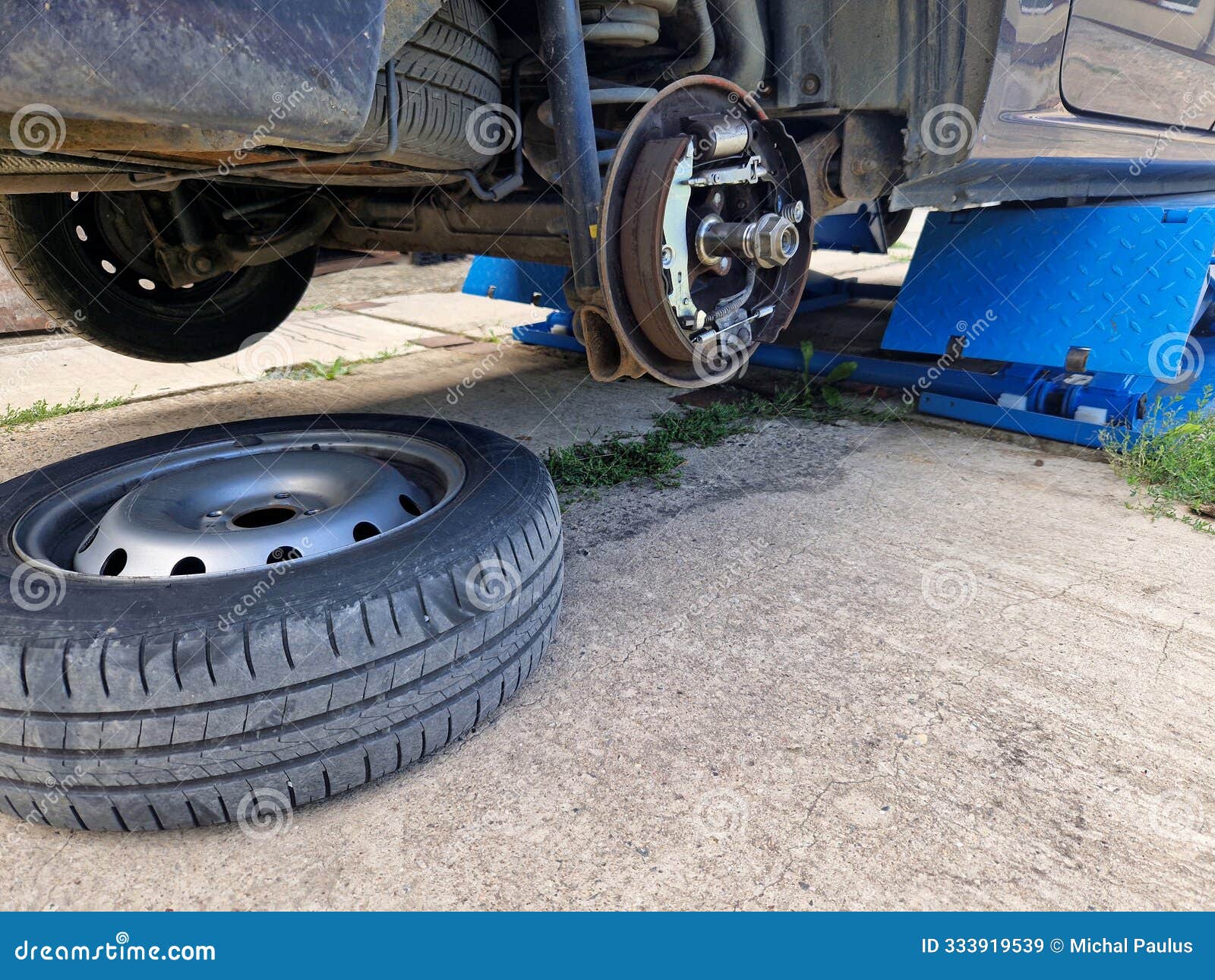 An Indication of the Positions of the Replacement Lining assembly or ...