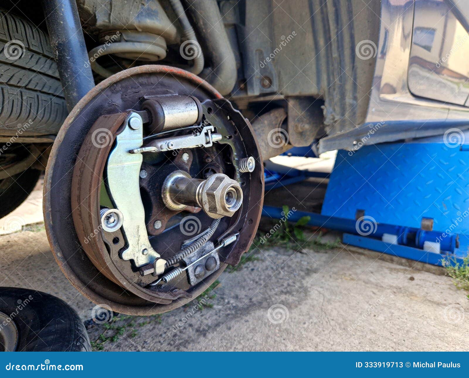 An Indication of the Positions of the Replacement Lining assembly or ...