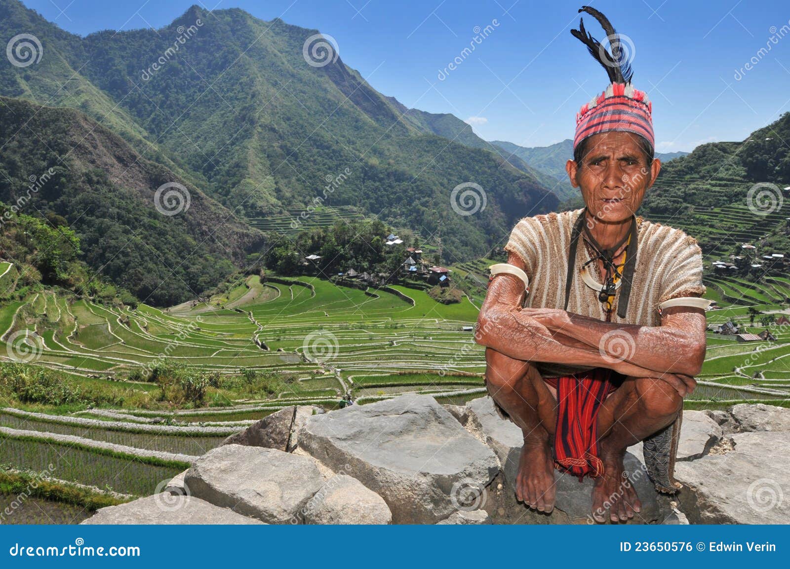Indigenous old man editorial photo. Image of rocks, retirement - 23650576