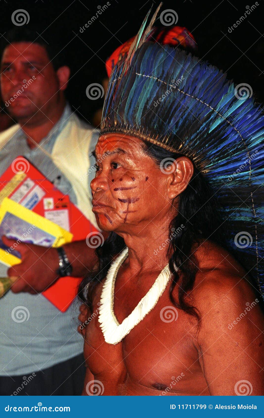 Indio nativo del Brasil imagen de archivo editorial. Imagen de ...