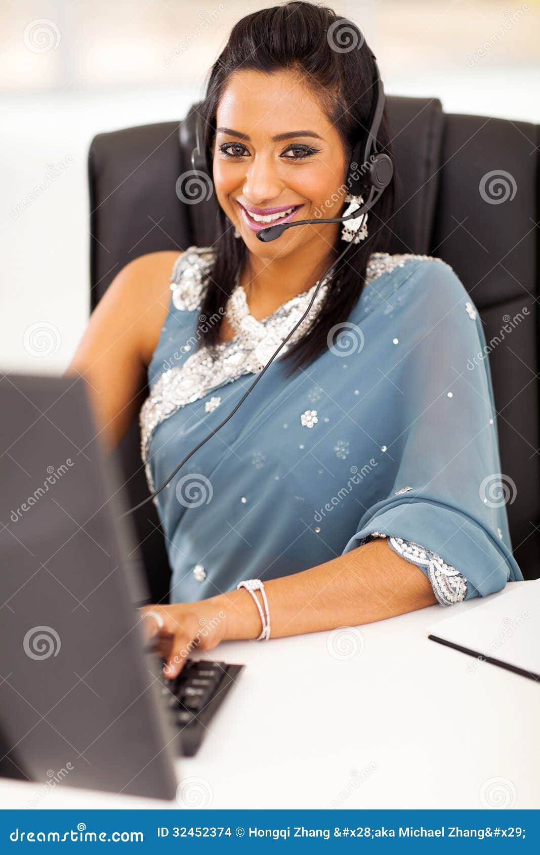 Indisch call centre stock foto. Image of exploitant, bureau - 32452374