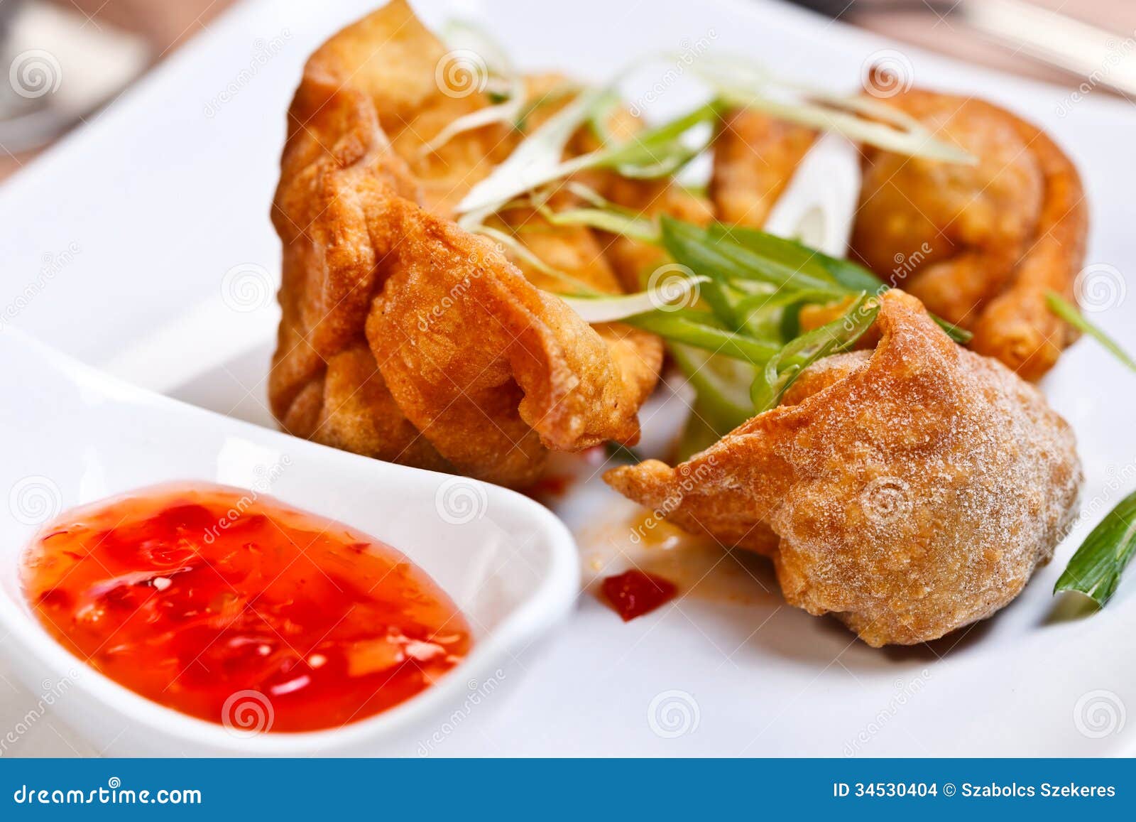 Indisch Voorgerecht - Knapperige Kip Wontons Stock Foto - Image of vers ...
