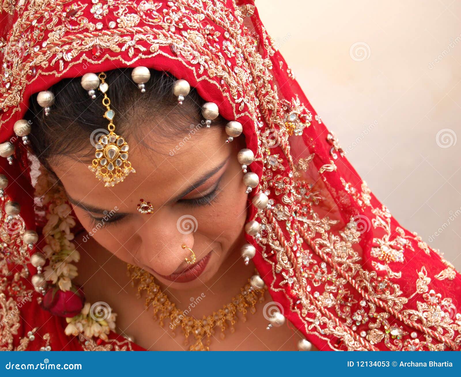 Indische bruid stock afbeelding. Image of portret, aantrekkelijk - 12134053