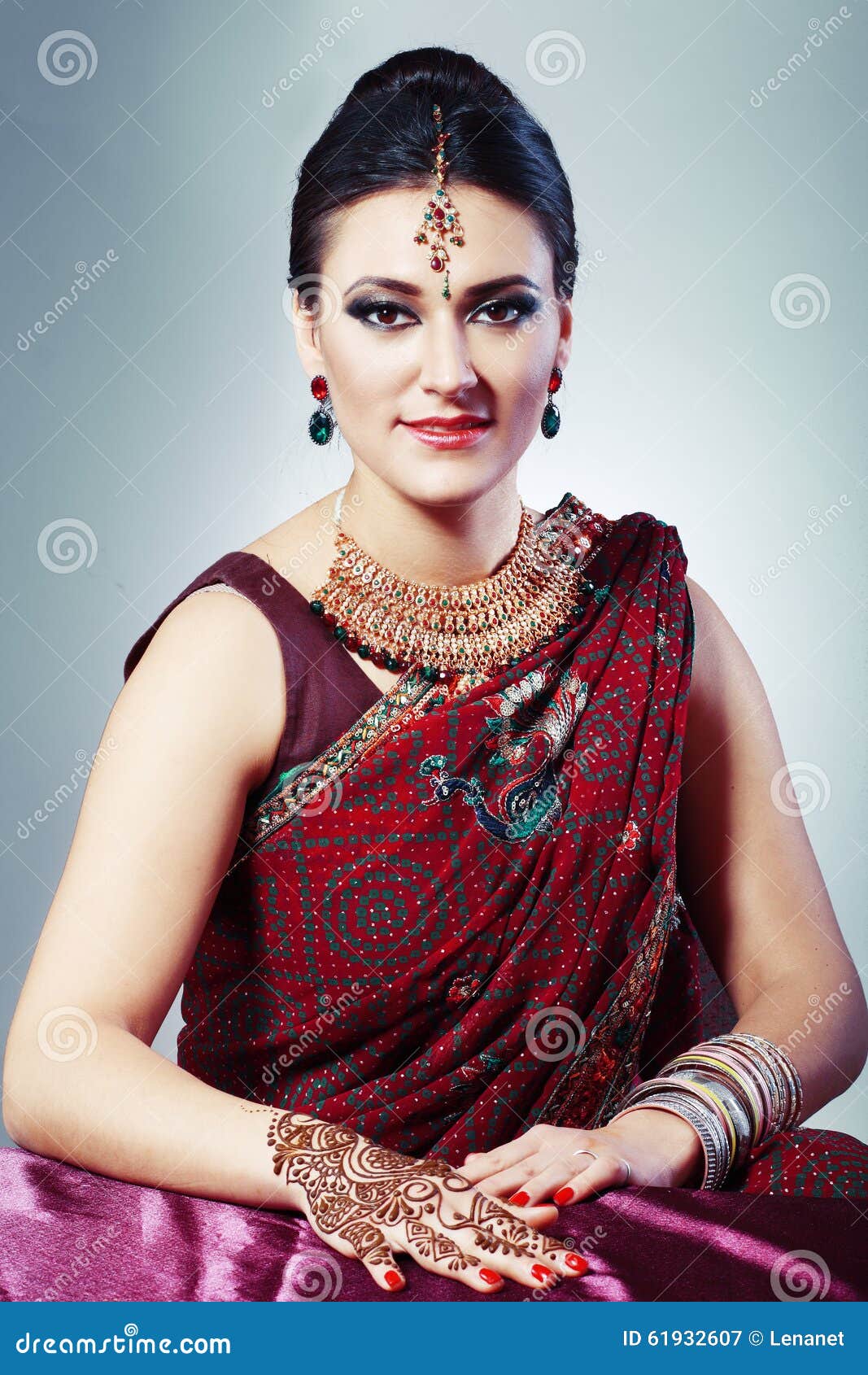 Indische Frau stockbild. Bild von kultur, frau, hinduistisch - 61932607