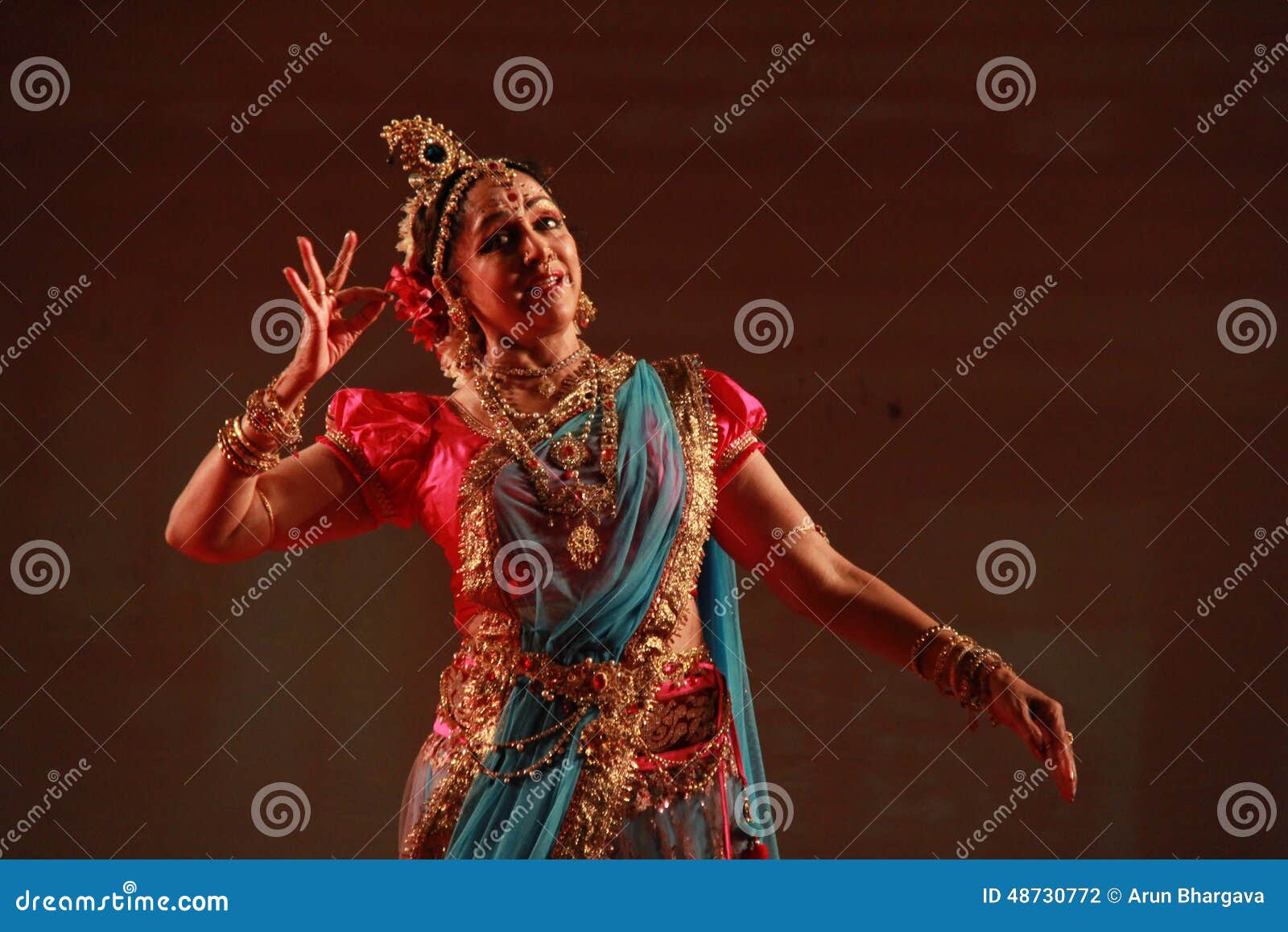 Indische Klassieke Dans Levende Prestaties Redactionele Fotografie ...