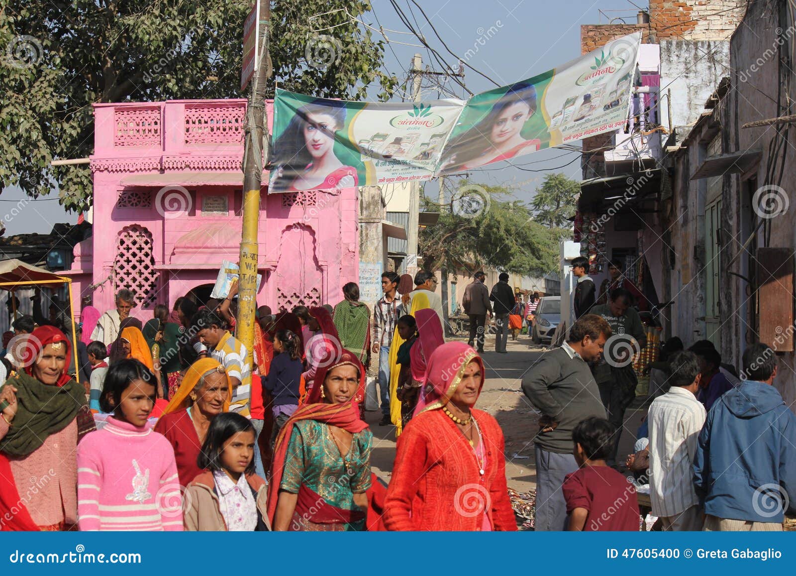 Indische Mensen Die in De Straat Van Pushkar Lopen Redactionele ...
