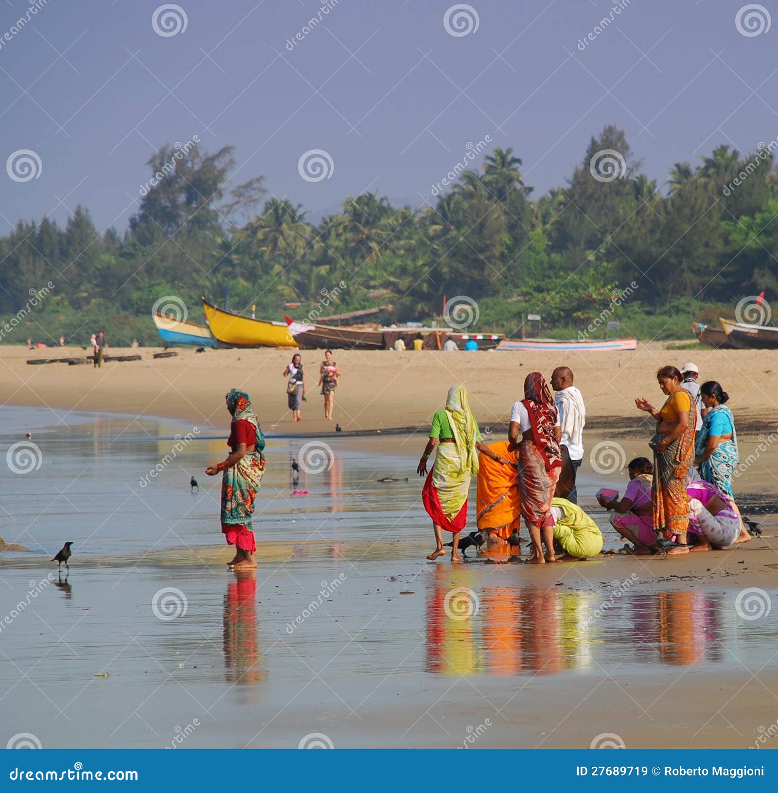 Indische Mensen Op Het Strand in Gokarna Redactionele Stock Afbeelding ...