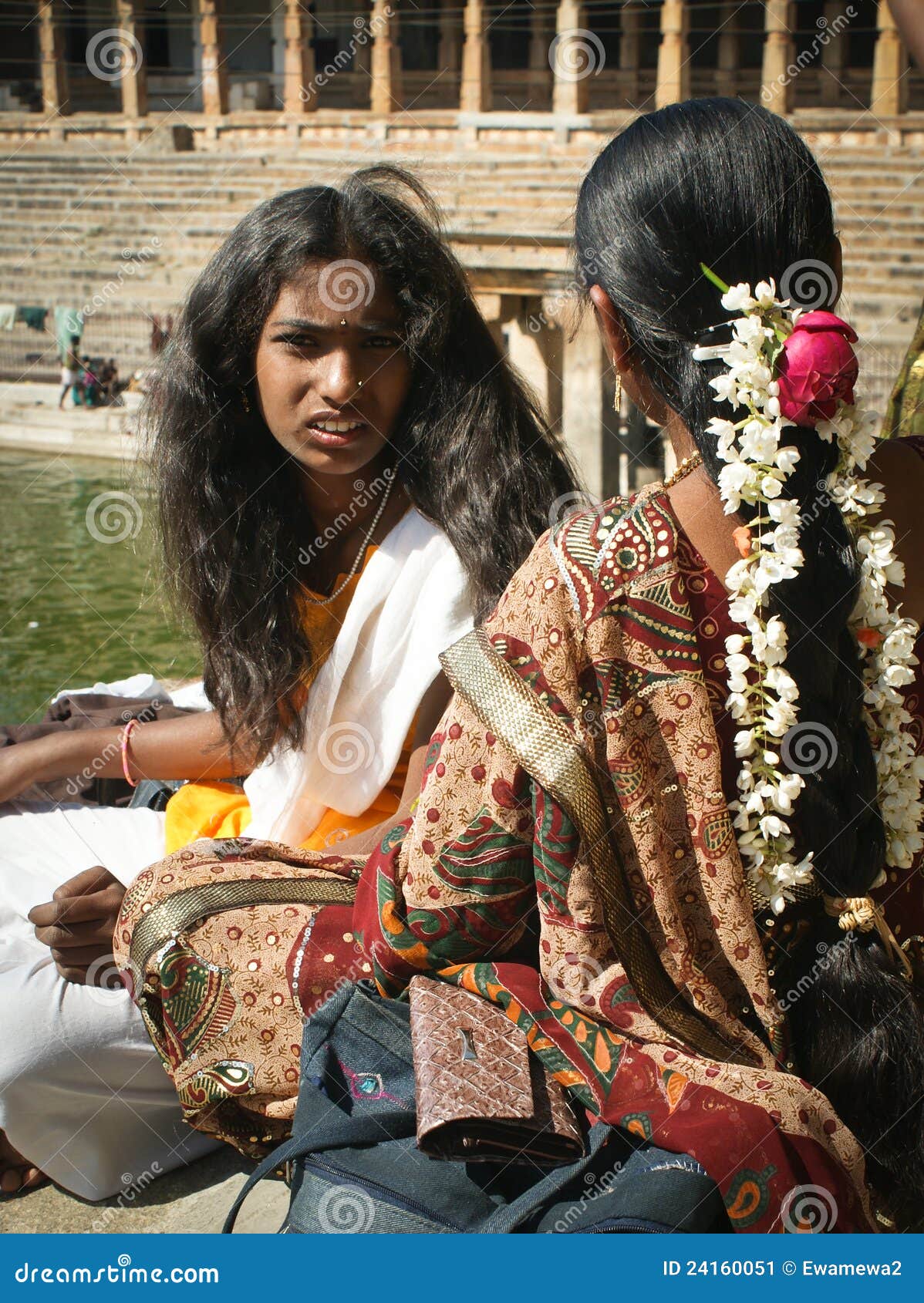 Indische Mädchen redaktionelles foto. Bild von farben - 24160051