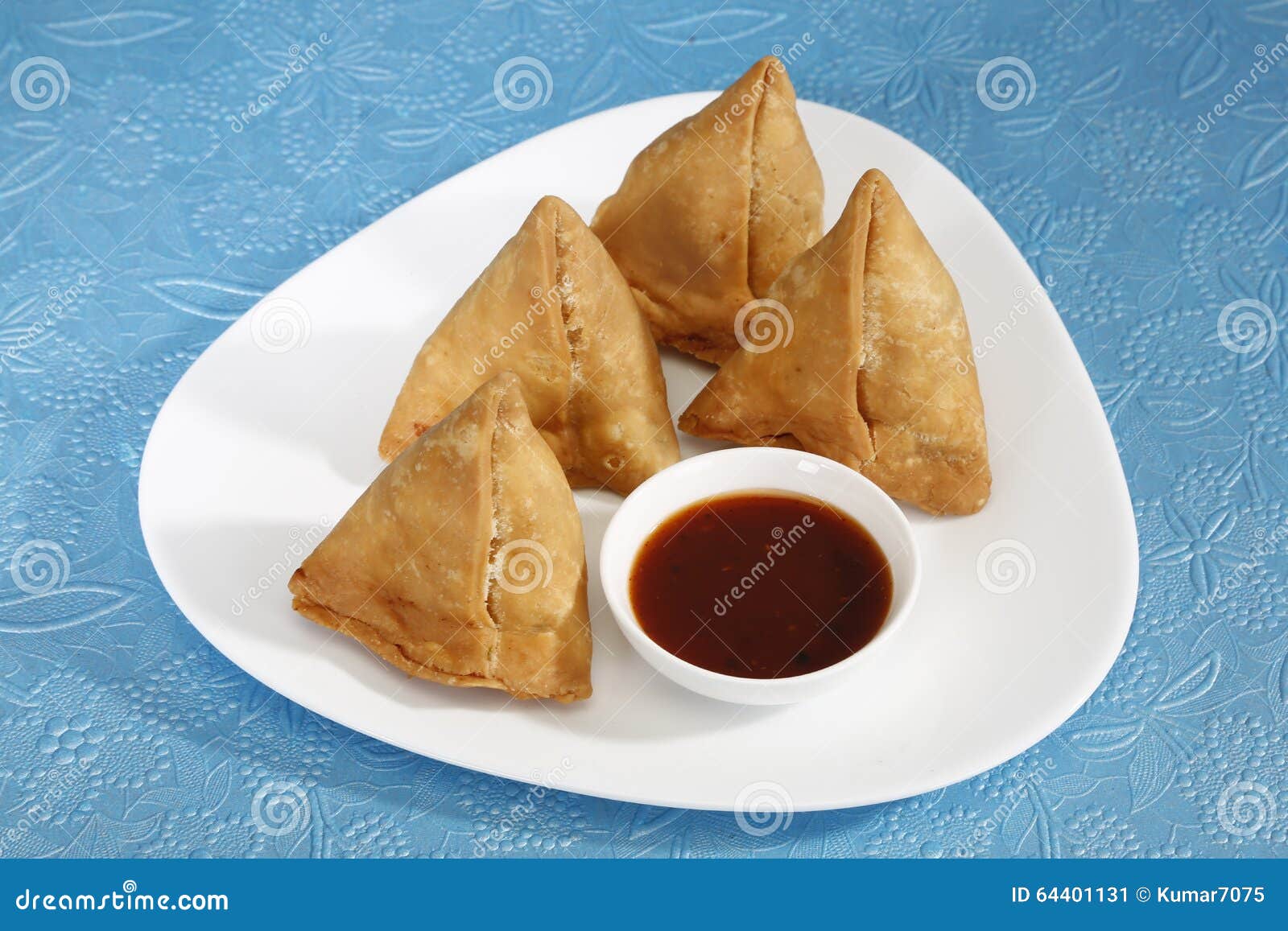 Indische Snacks Samosa Met Chutney Stock Afbeelding - Image of ...