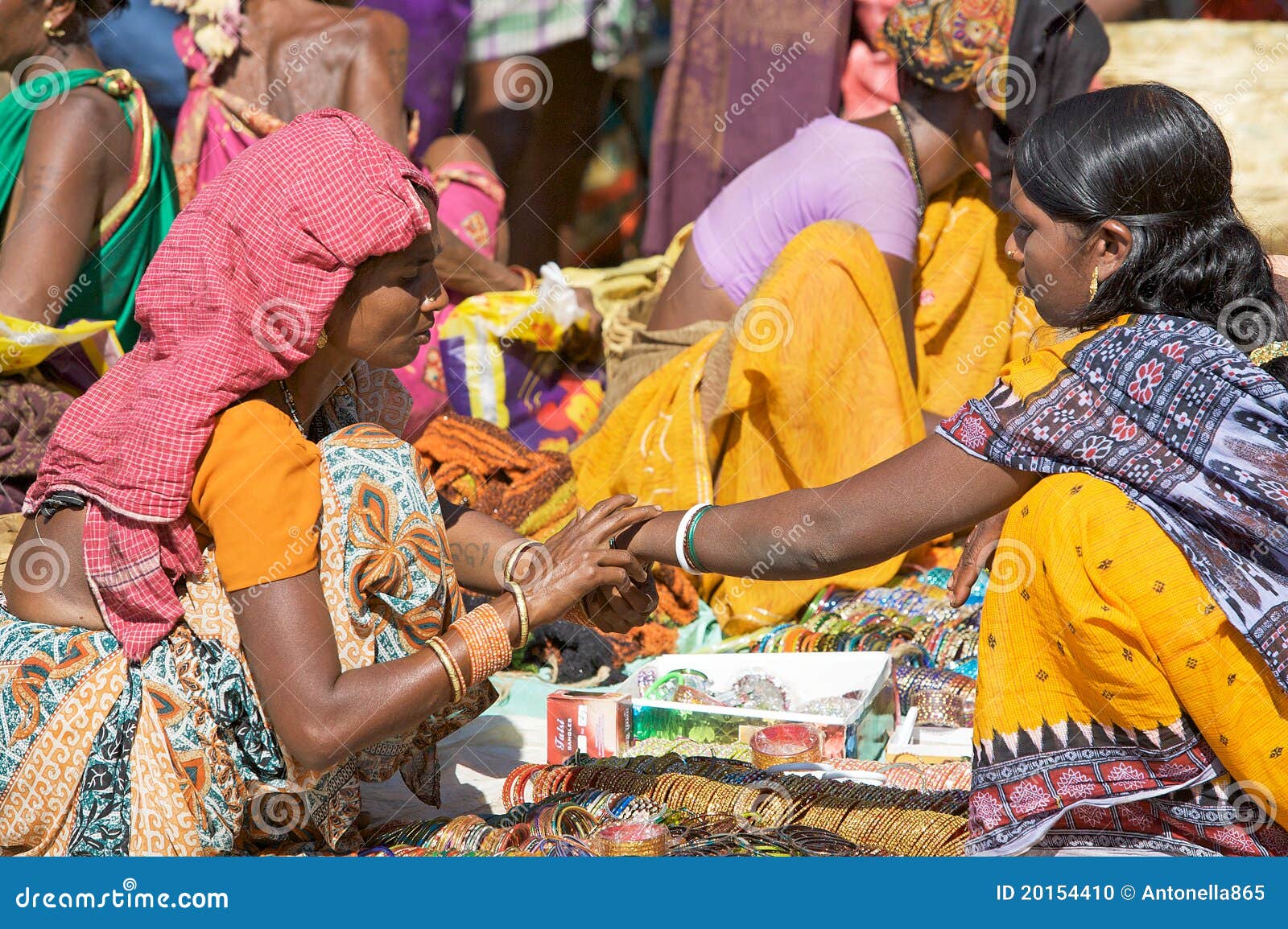 Indische Vrouwen in De Plattelandsgebiedmarkt Redactionele Afbeelding ...