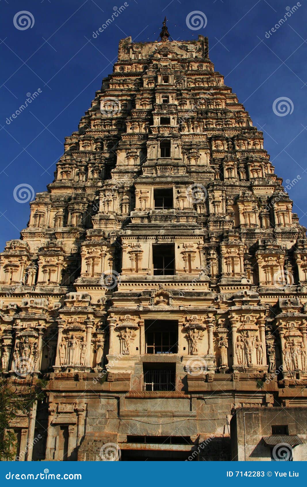 Indischer Tempel stockbild. Bild von stich, anbetung, statuen - 7142283