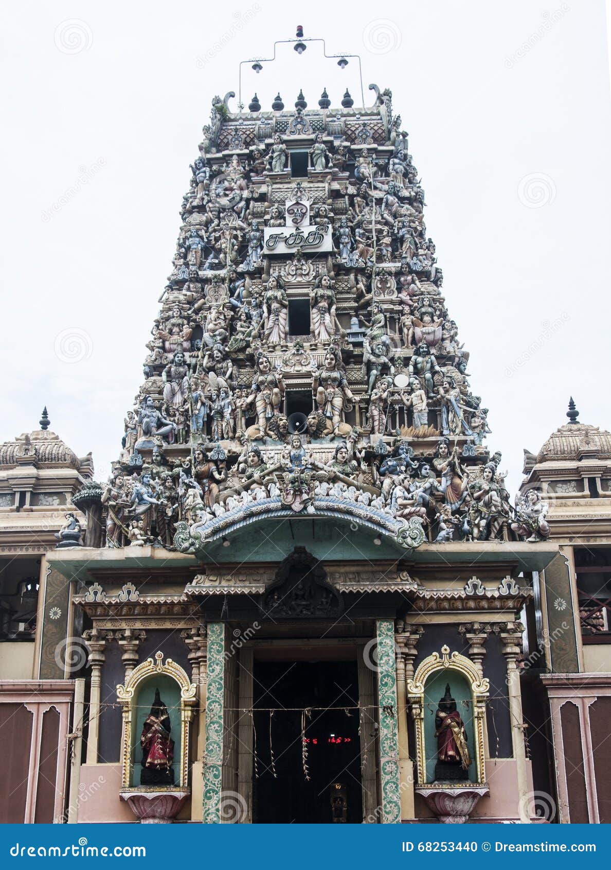 Indischer Tempel Mit Schöner Architektur Stockfoto - Bild von ...