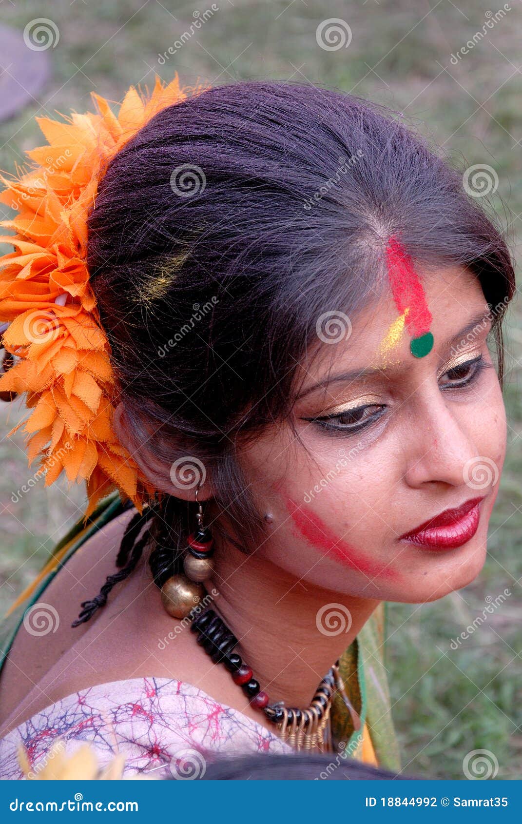 Indisk kvinna redaktionell arkivbild. Bild av aktiv, klänning - 18844992