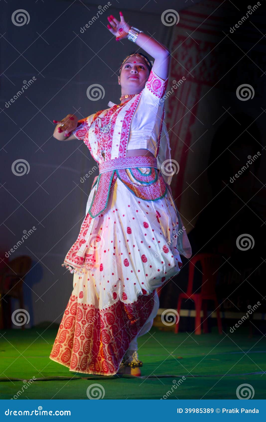 Indisk Traditionell Klassisk Dans Redaktionell Fotografering för ...