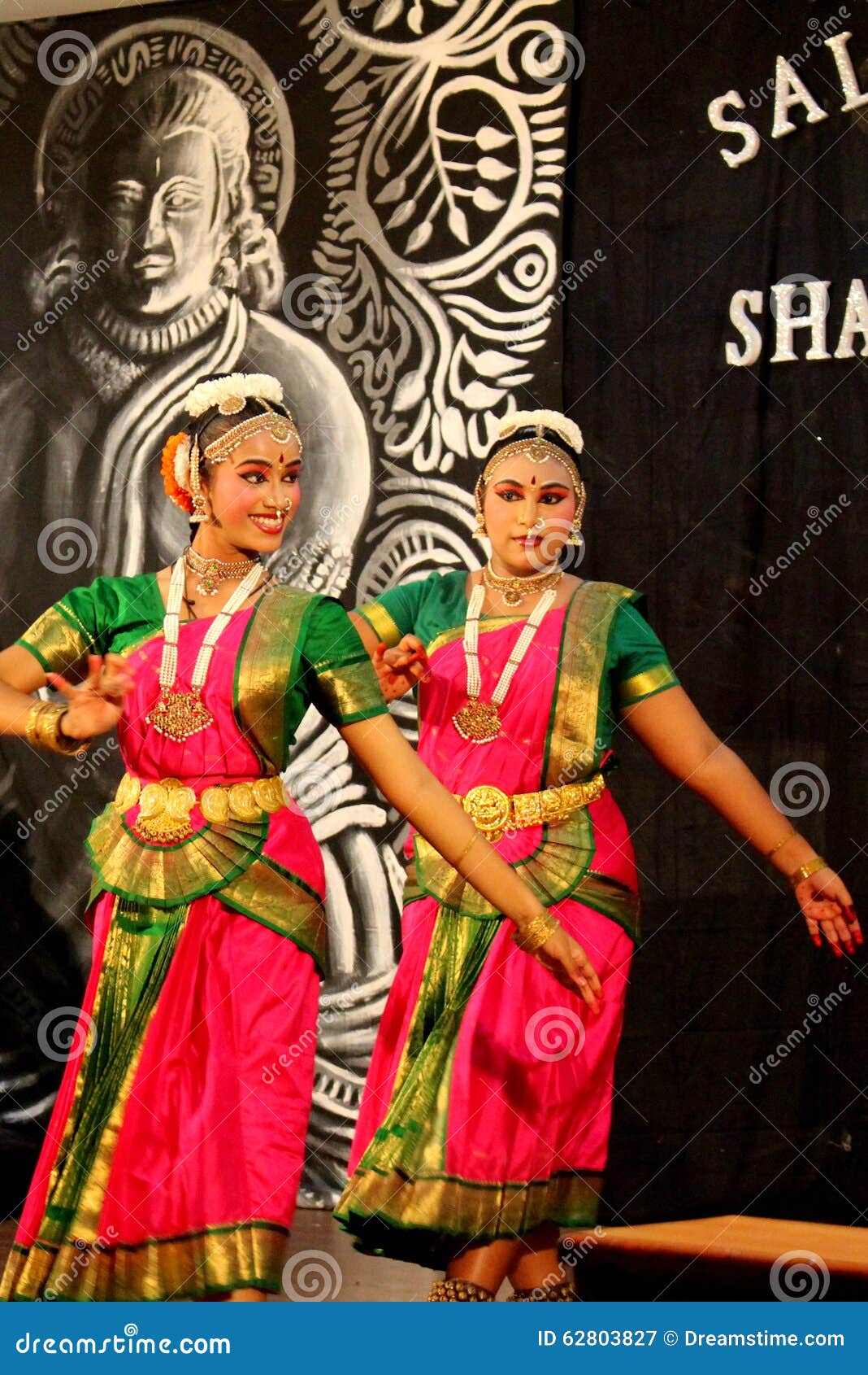 Indiska dansare redaktionell arkivbild. Bild av smink - 62803827